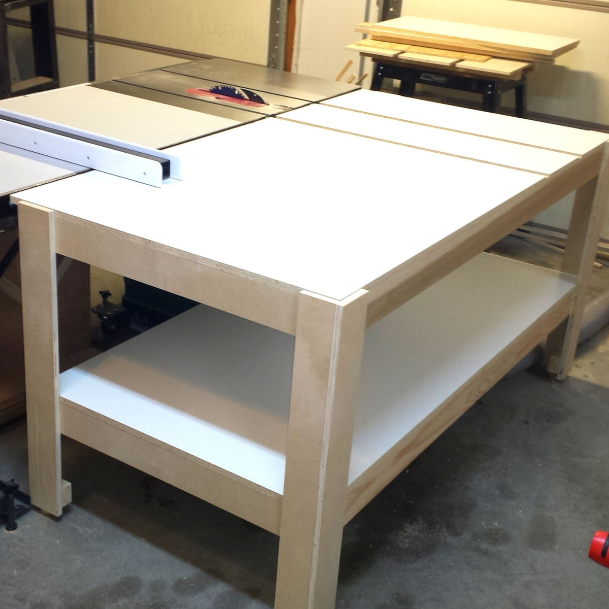 Outfeed Table for your Table Saw – Wood Shop Essentials